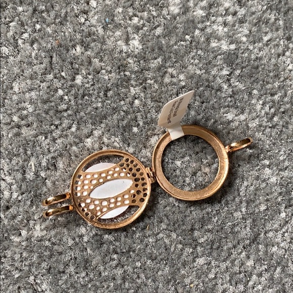 mi moneda | Jewelry | Mi Moneda Rose Gold Pendant W Coin Small Nwt ...